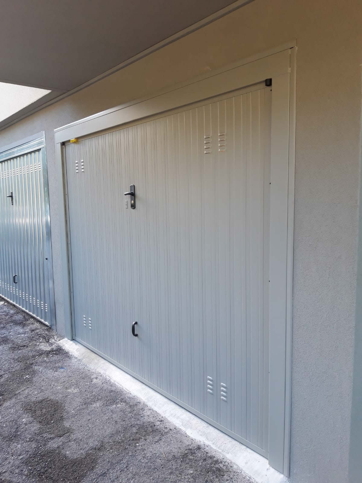 Porte basculanti verniciate
